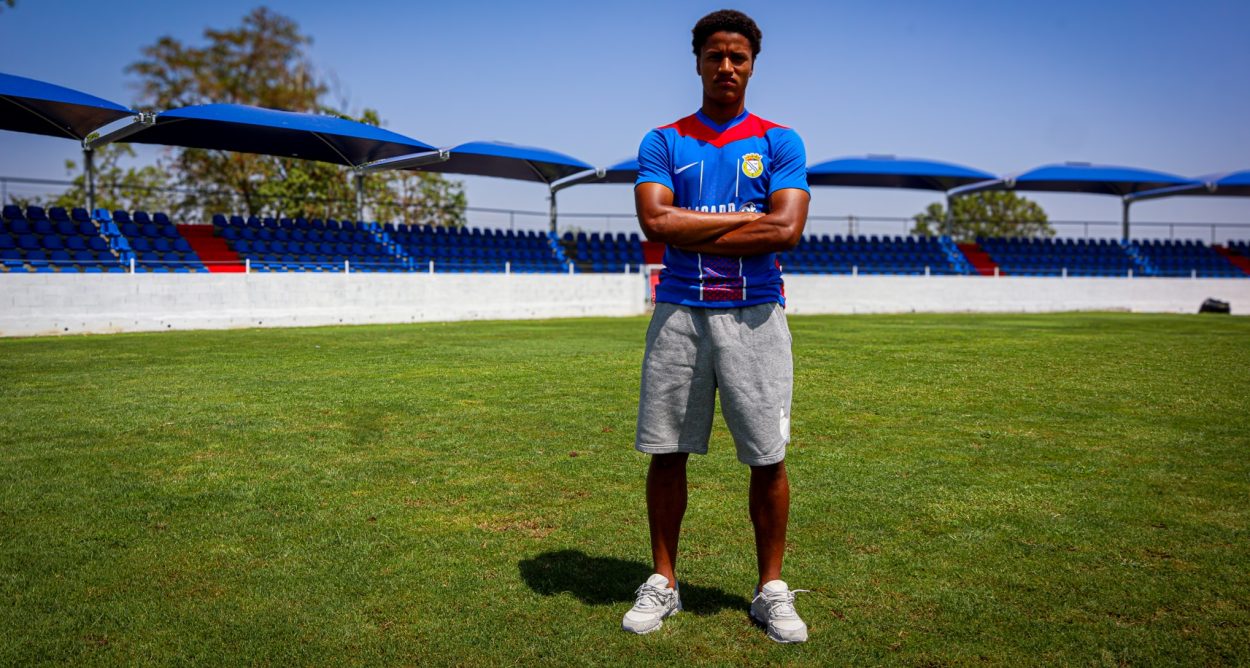 Francisco Chissumba para a lateral-esquerda – FC Alverca SAD